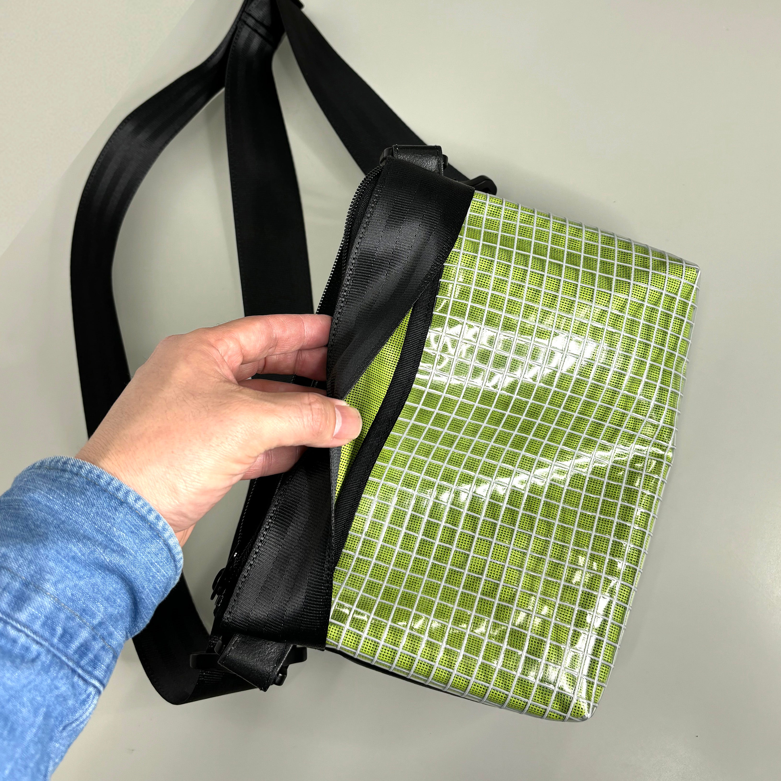 Think Scrap シートベルト端材アップサイクルバッグブランド